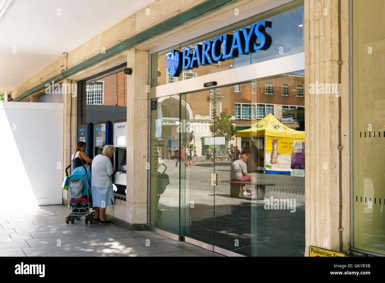 Modern banking machines atm hi-res stock photography and images - Alamy