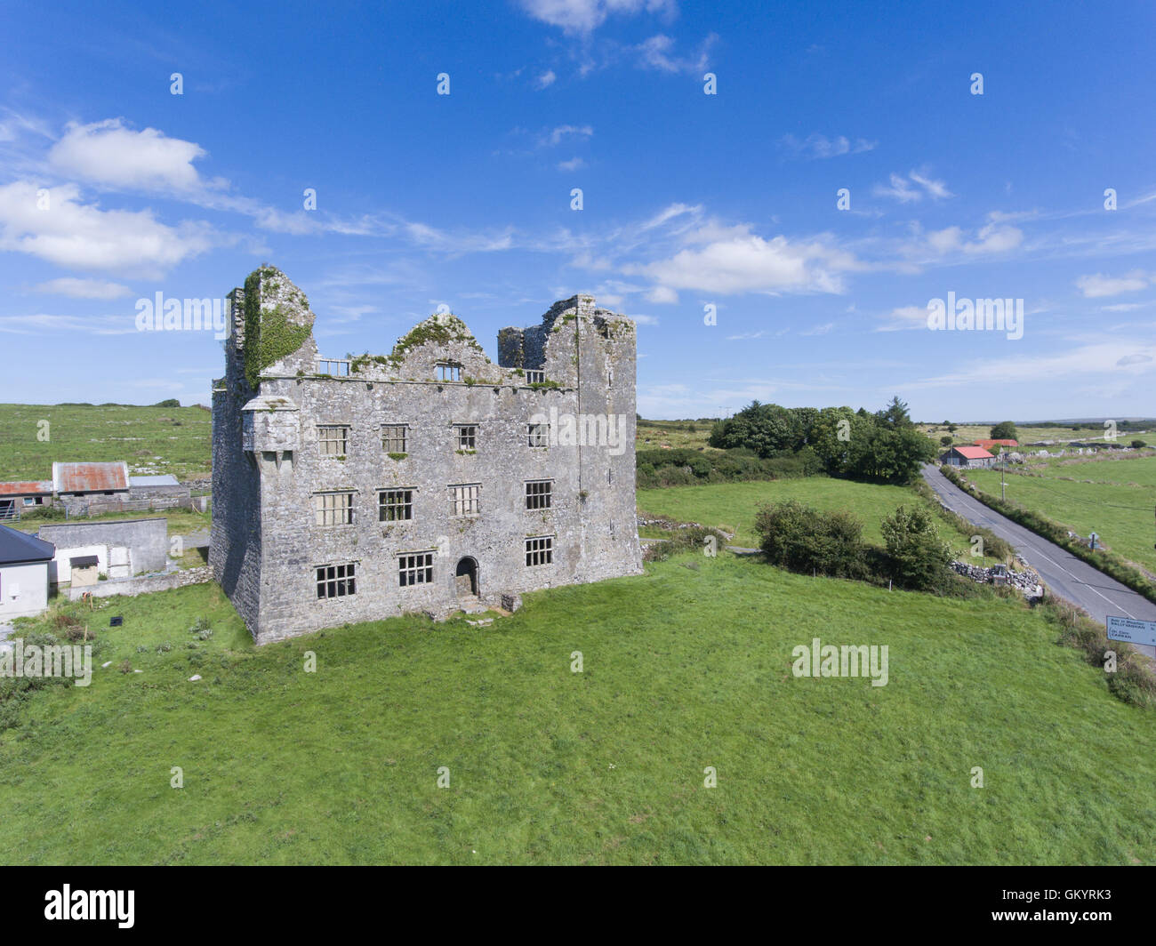 Irish castle aerial hi-res stock photography and images - Alamy