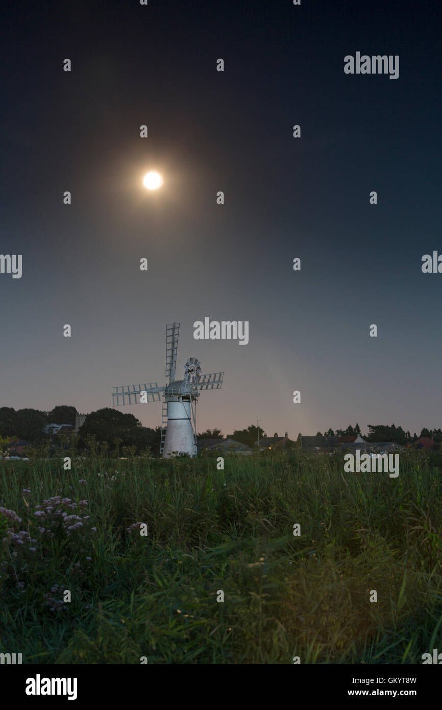 Moon and windmill hi-res stock photography and images - Alamy