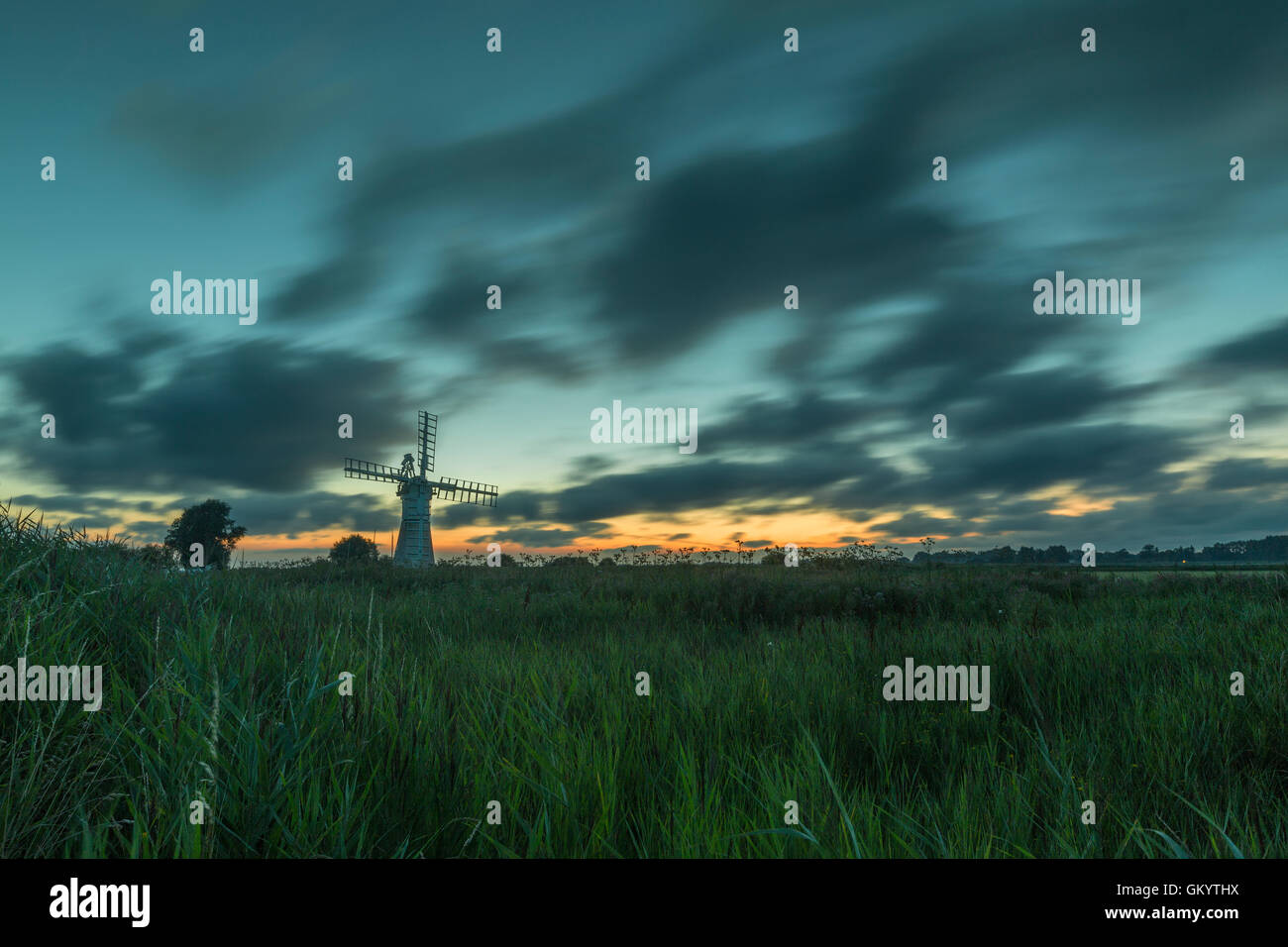Thurne windmill sunset Stock Photo - Alamy