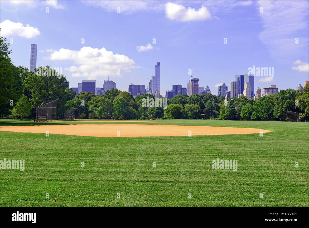 Green grass and baseball field of Central Park with Manhattan skyline ...
