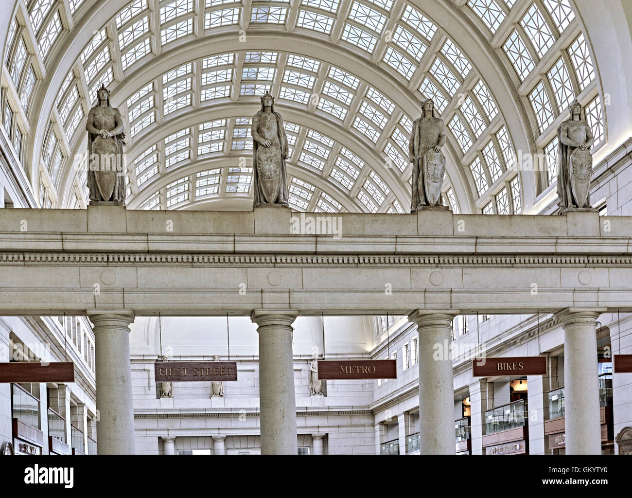 Dc union station ceiling hi-res stock photography and images - Alamy