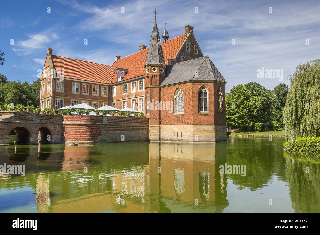 Burg Hulshoff with reflection in the water near Havixbeck, Germany ...