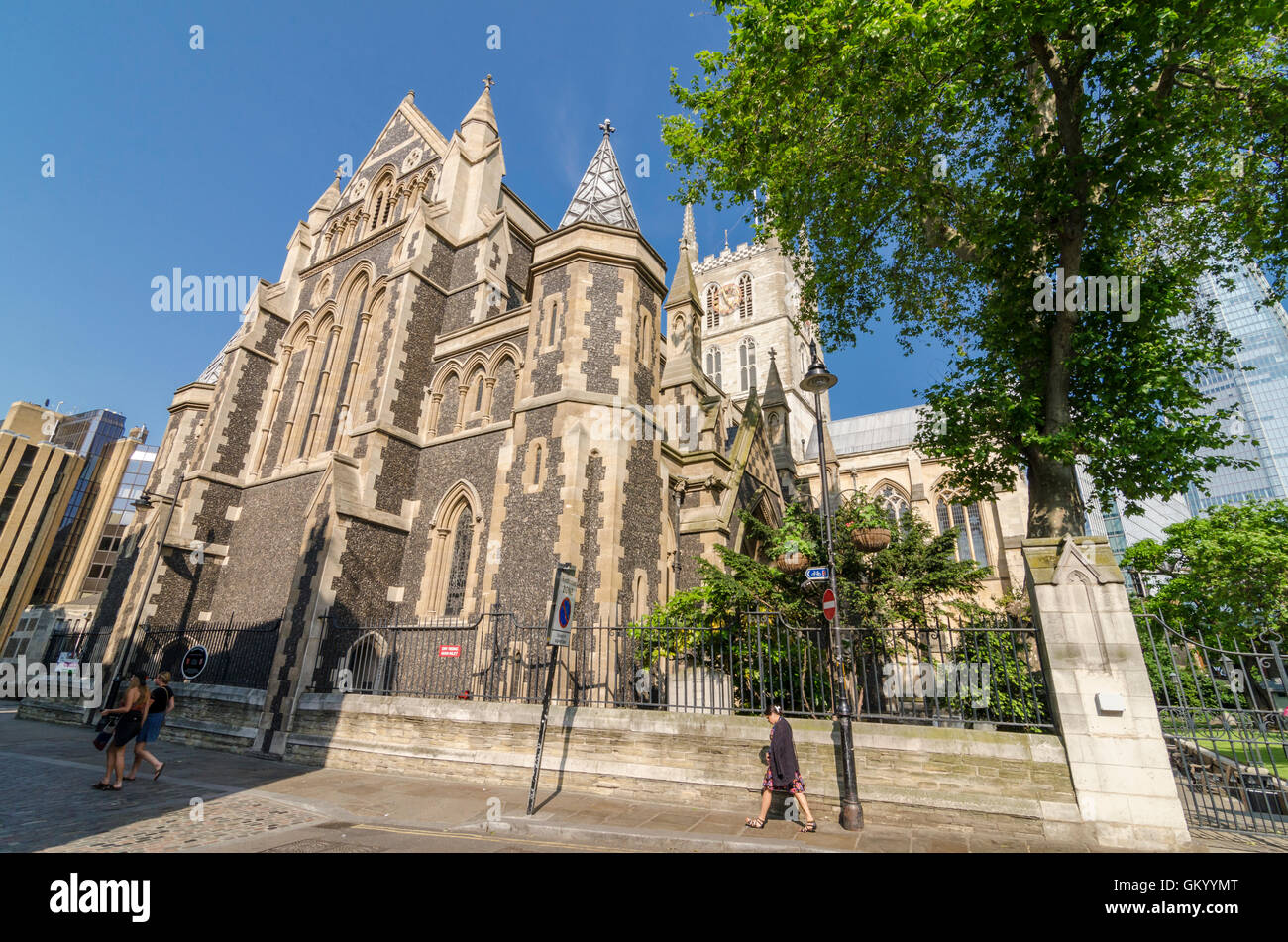 Southwark cathedral london exterior hi-res stock photography and images ...