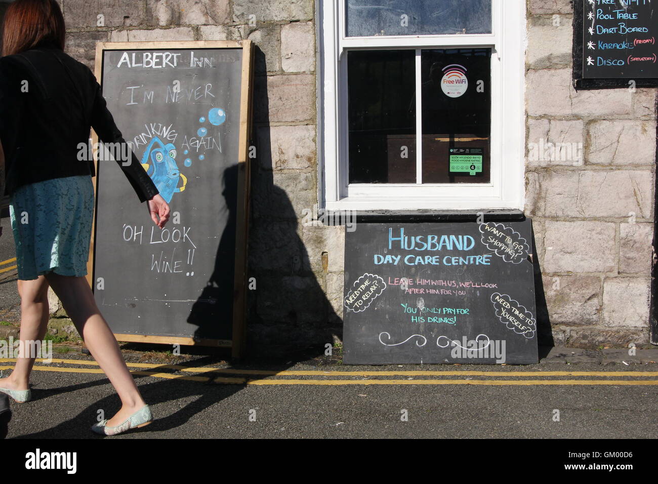 Funny pub sign in caernarfon hi-res stock photography and images - Alamy
