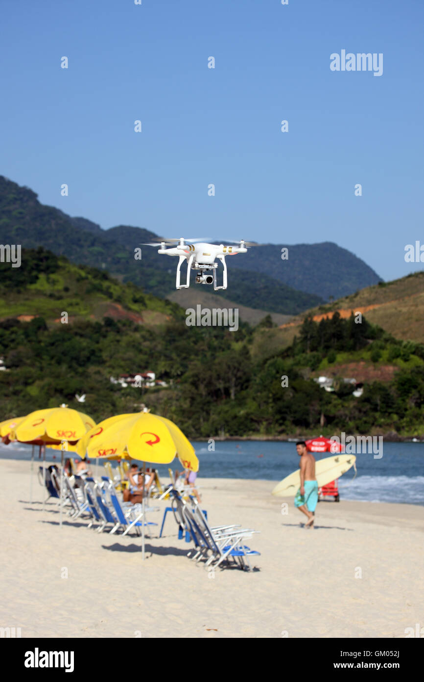 Drone at the beach hi-res stock photography and images - Alamy