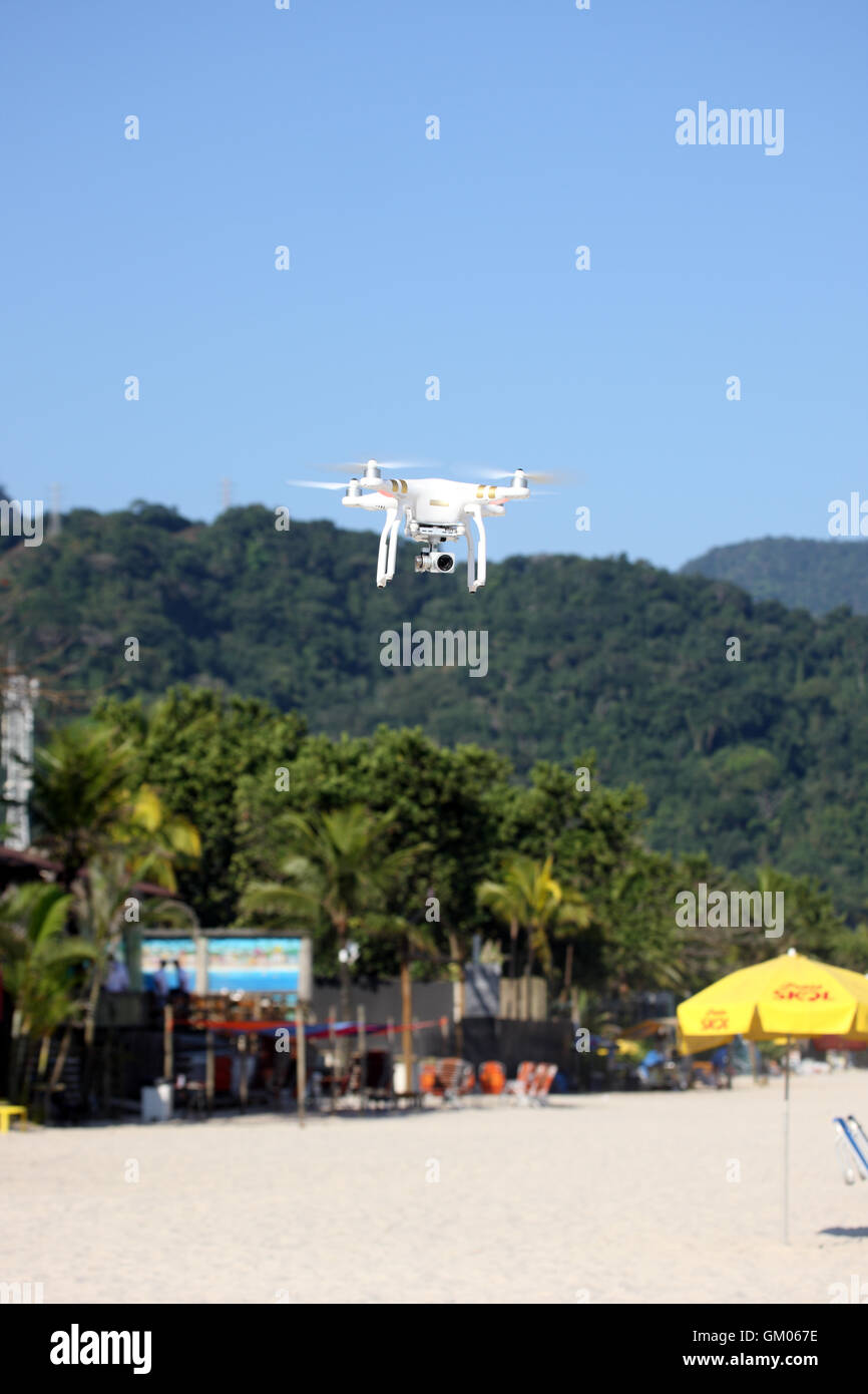 Drone at the beach hi-res stock photography and images - Alamy