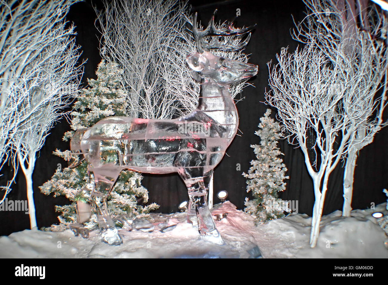 White stag sculpture hi-res stock photography and images - Alamy