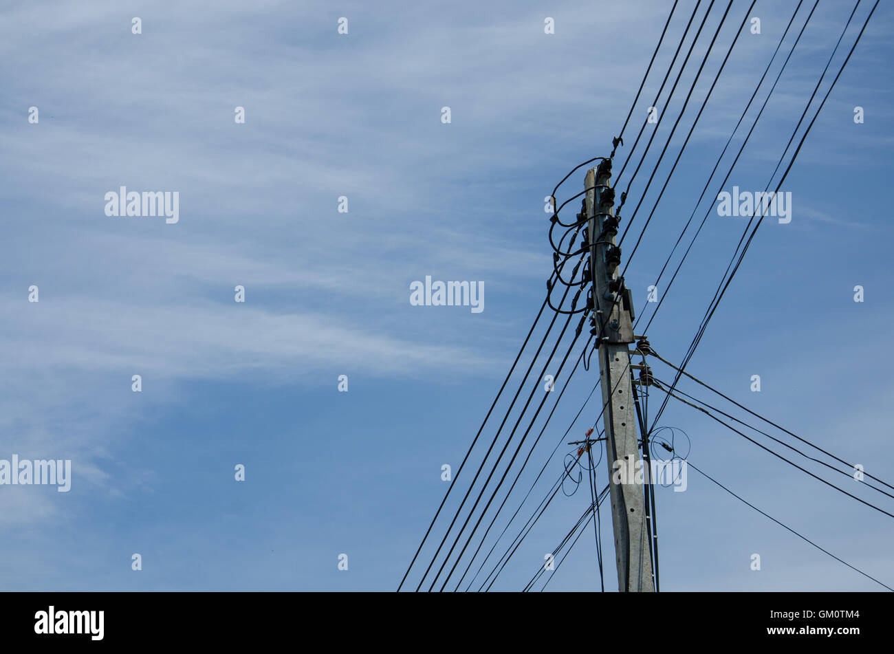 City electricity wire hi-res stock photography and images - Alamy