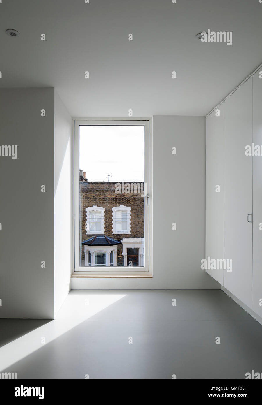 Second floor window hi-res stock photography and images - Alamy