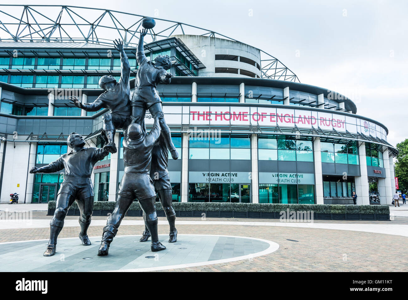 Gerald Laing's iconic bronze statue of a rugby line-out in front of ...