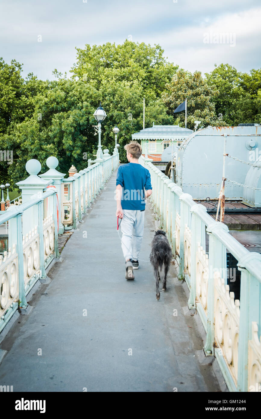 Richmond Lock and Footbridge is a lock and pedestrian bridge on the ...
