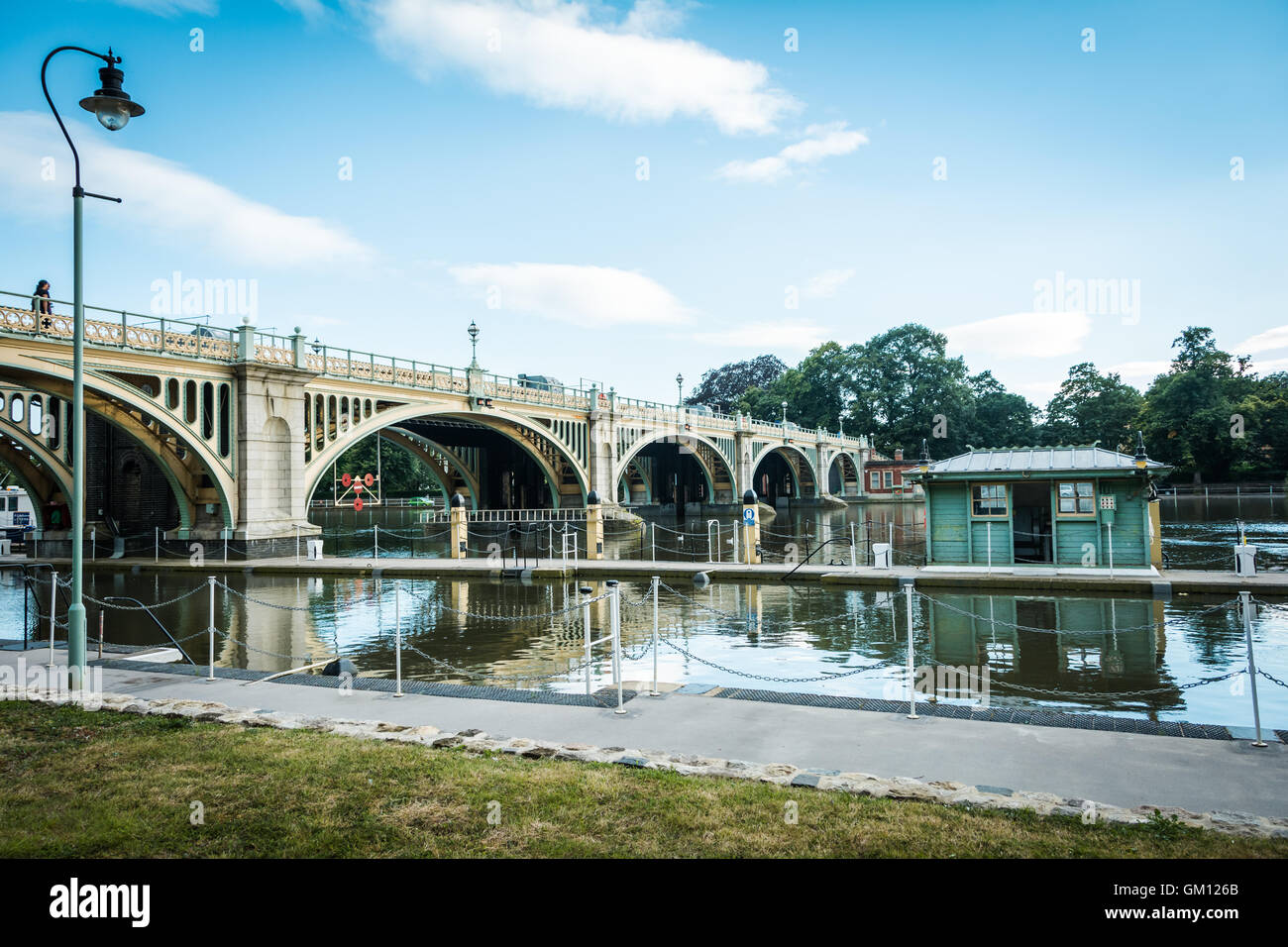Richmond Lock and Footbridge is a lock and pedestrian bridge on the ...