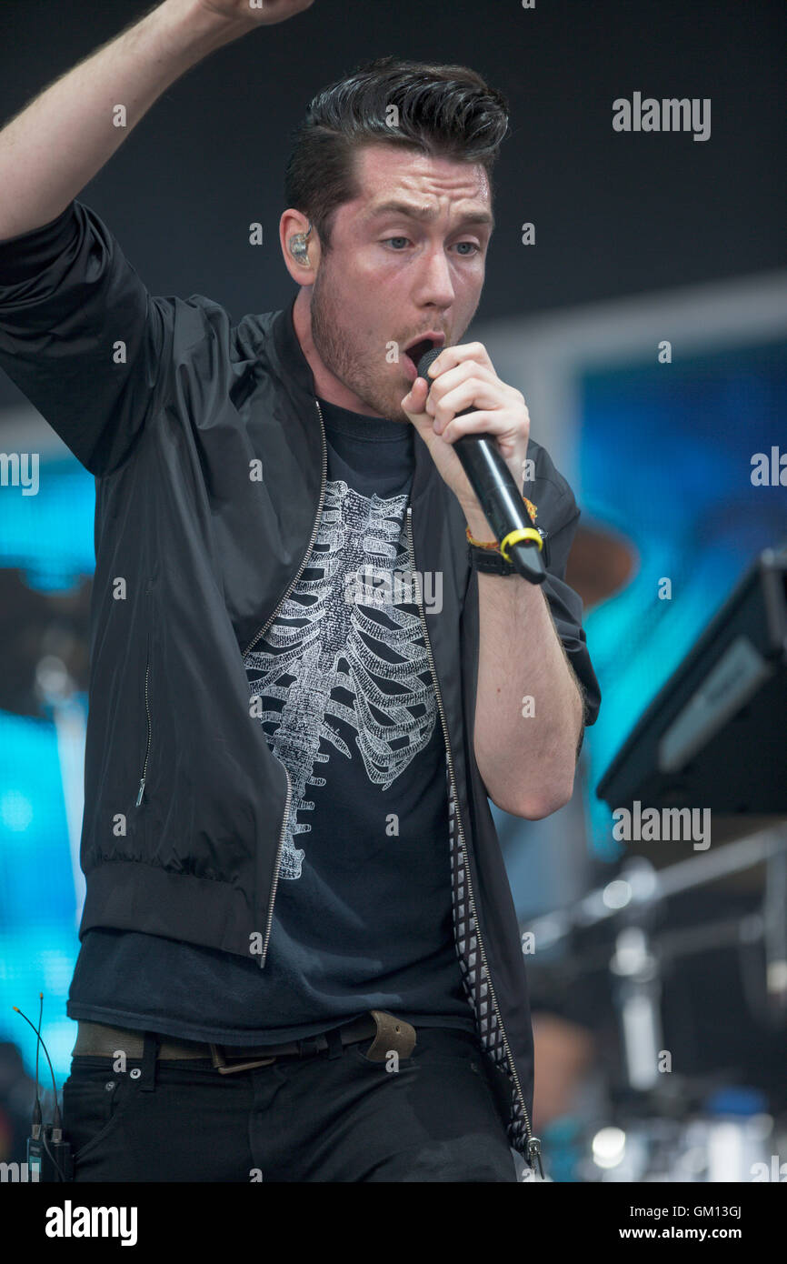 Dan Smith Singer