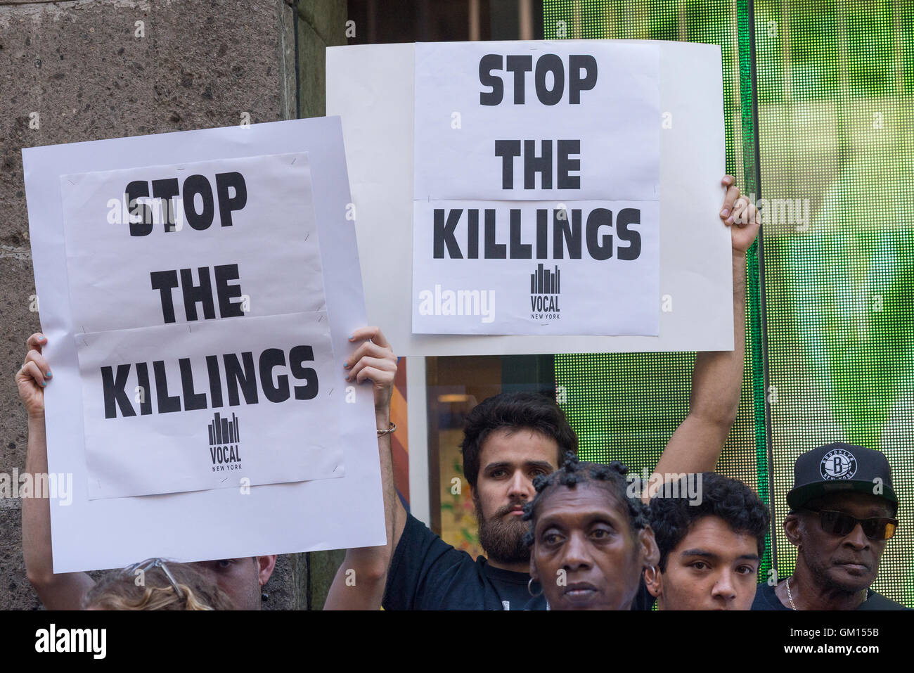 Hold aloft hi-res stock photography and images - Alamy