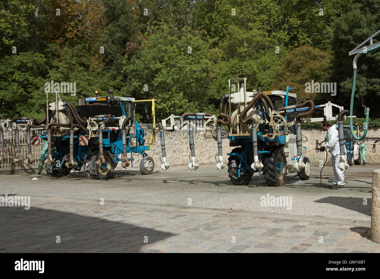 Man washing tractor hi-res stock photography and images - Alamy