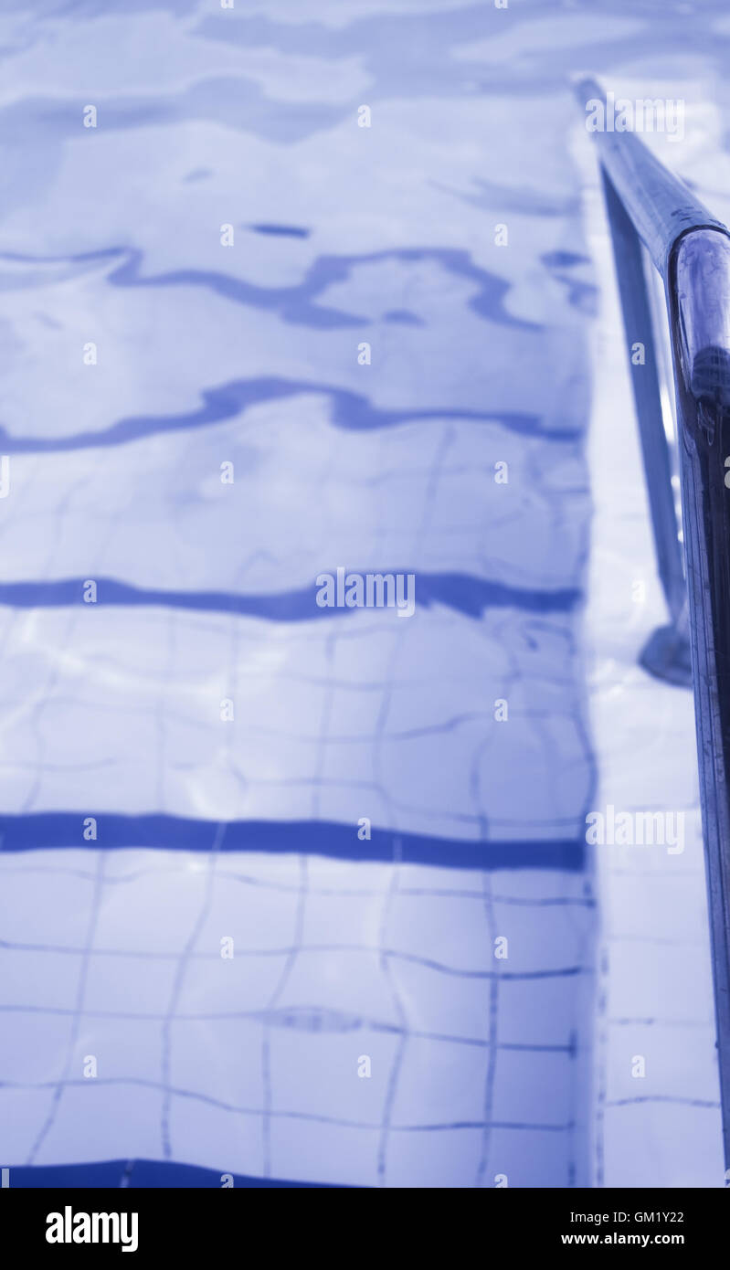 Summer pool. No people. Relaxed atmosphere Stock Photo - Alamy