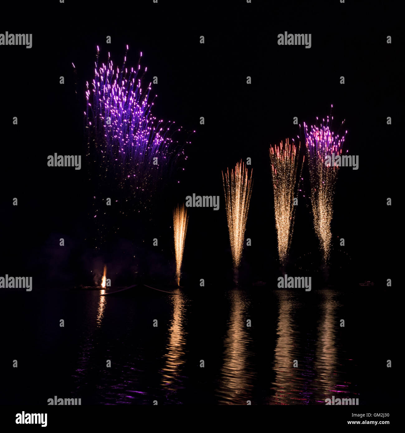 Sparkling fireworks hi-res stock photography and images - Alamy