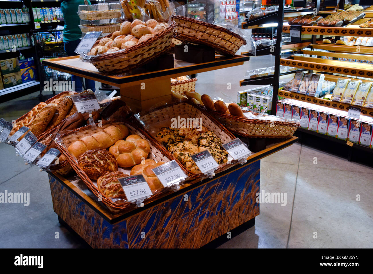 Superama grocery store hi-res stock photography and images - Alamy