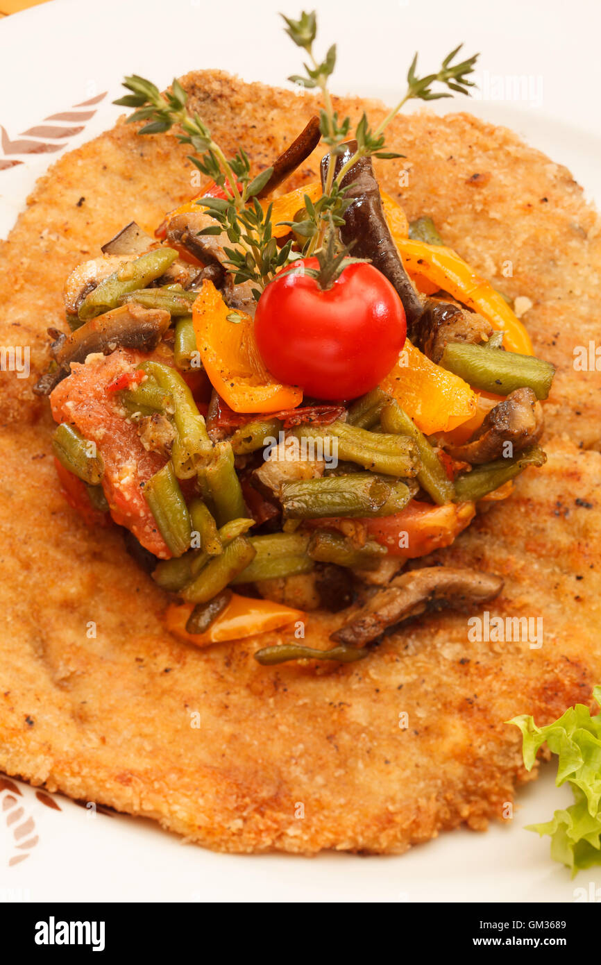 Schnitzel with vegetables Stock Photo - Alamy