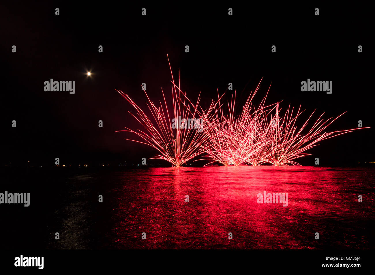 Fire party hi-res stock photography and images - Alamy