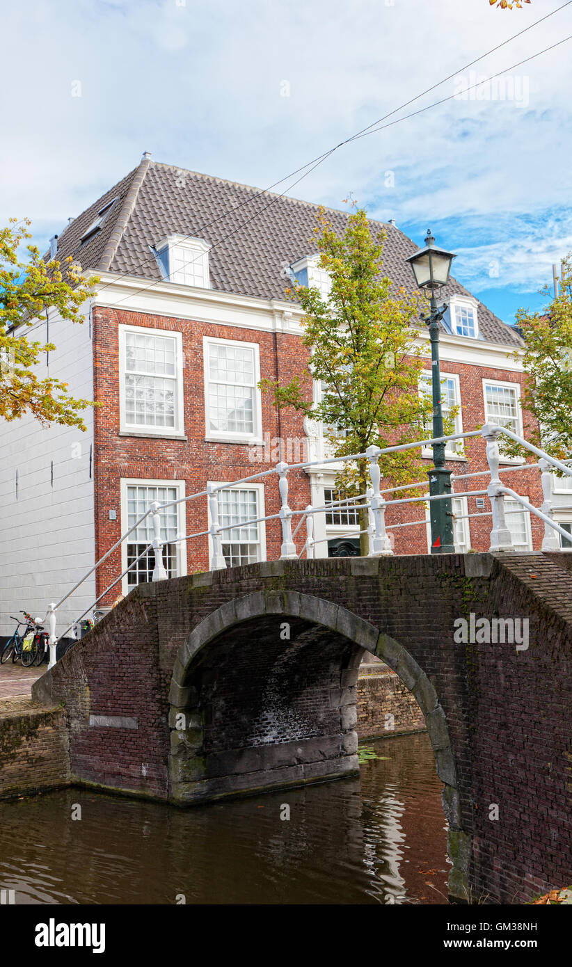 View of houses in delft hi-res stock photography and images - Alamy