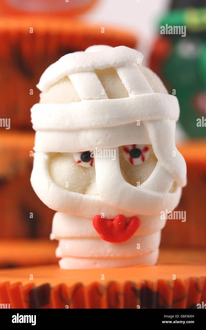 Mummy sweet on halloween hi-res stock photography and images - Alamy