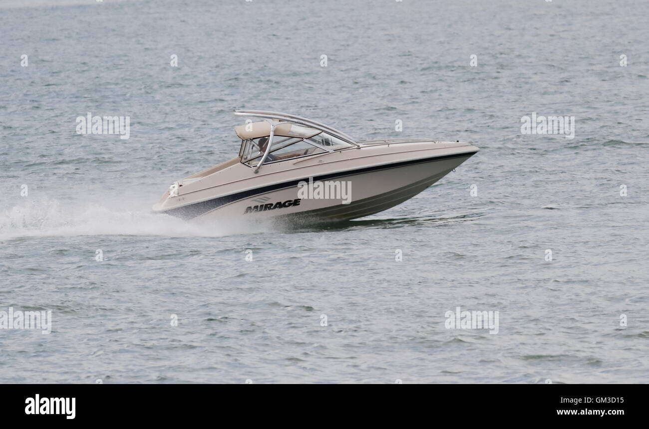 Speedboat running fast and reaching planing speed Stock Photo - Alamy