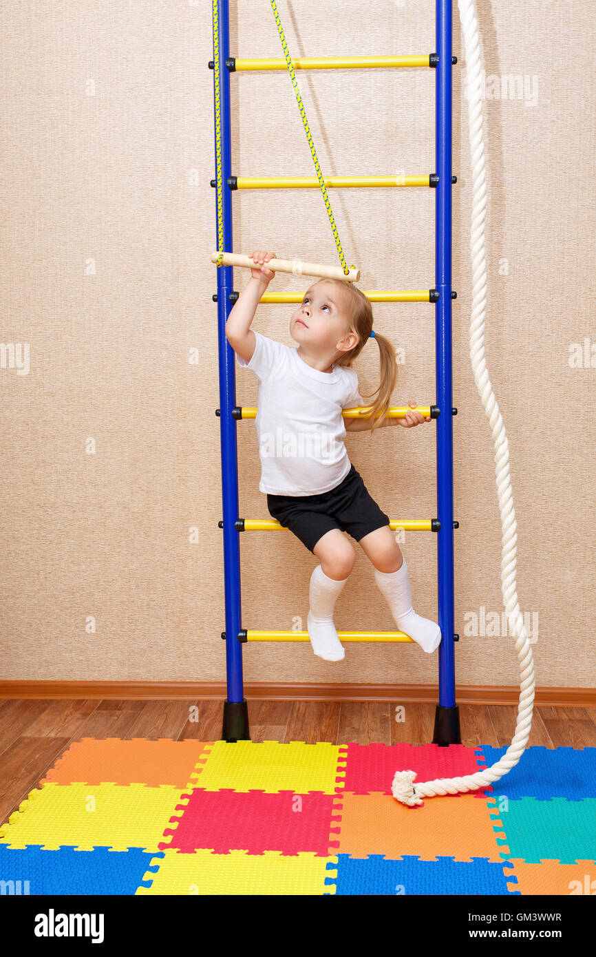 Crossbar ladder hi-res stock photography and images - Alamy