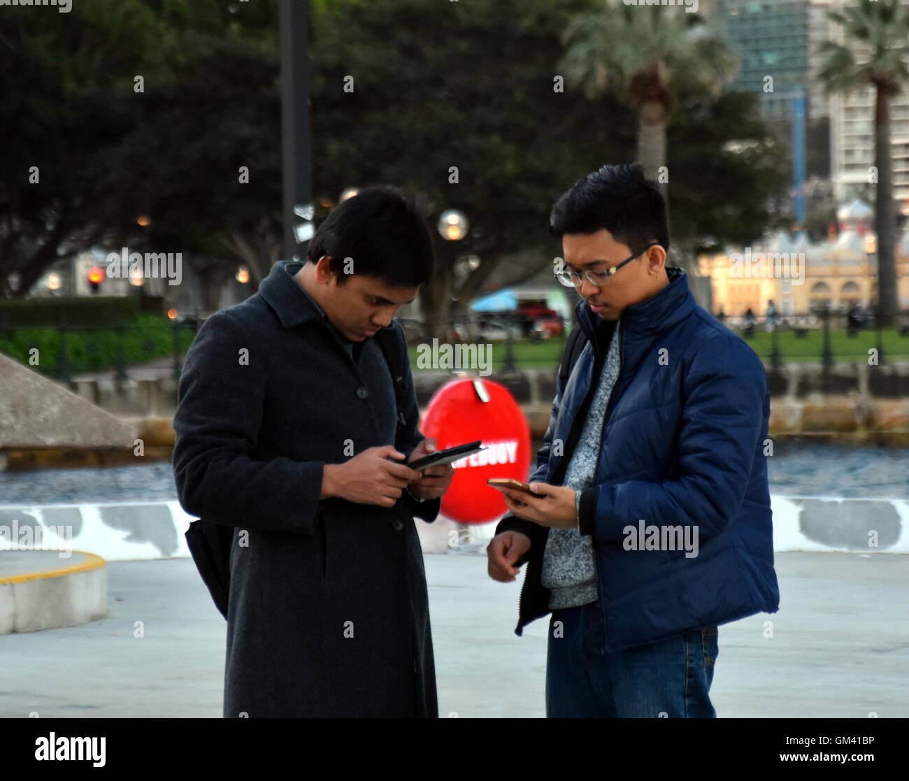 Kids playing pokemon go hi-res stock photography and images - Alamy