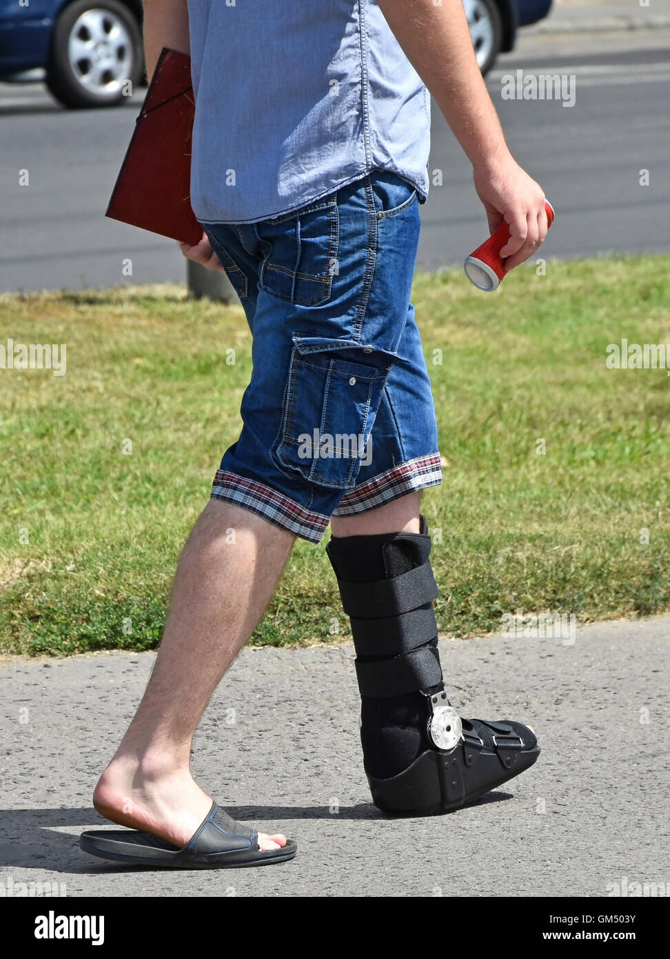 Man with broken leg on the street Stock Photo - Alamy