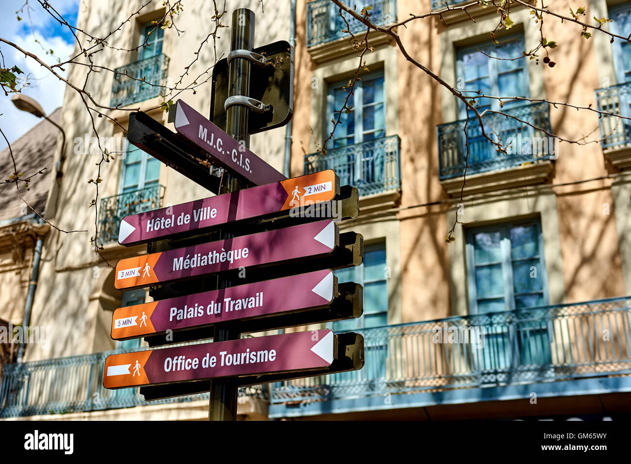 Roadsign directions hi-res stock photography and images - Alamy