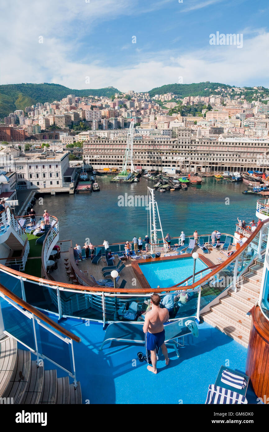 Emerald princess pool hi-res stock photography and images - Alamy
