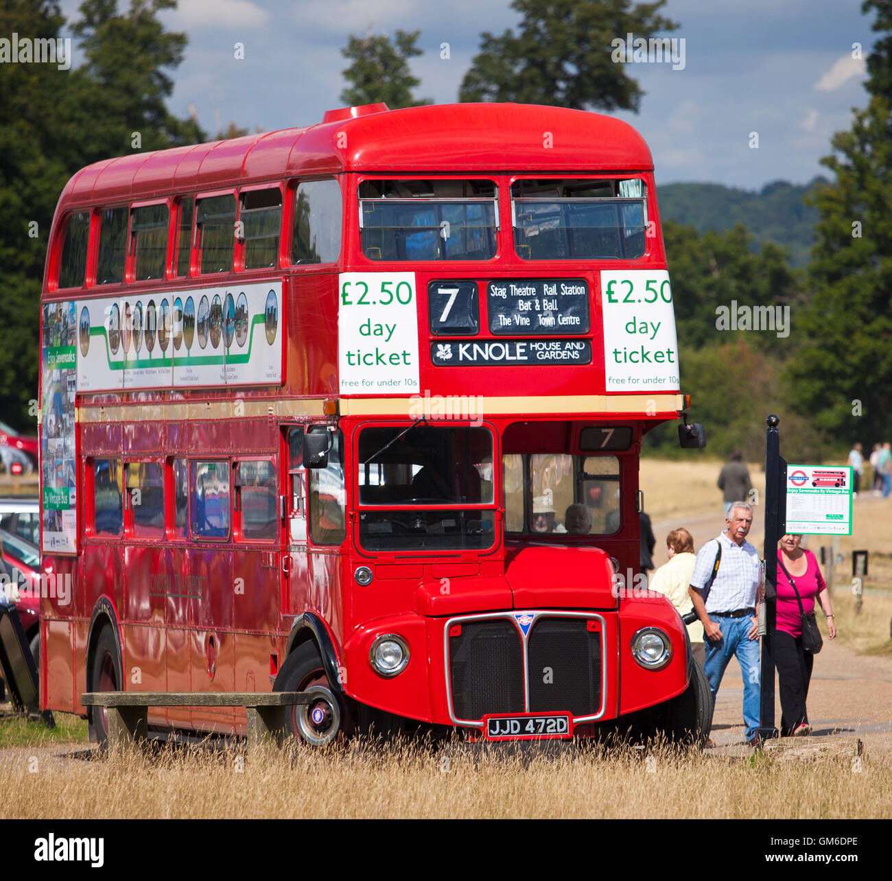 Number 7 bus hi-res stock photography and images - Alamy