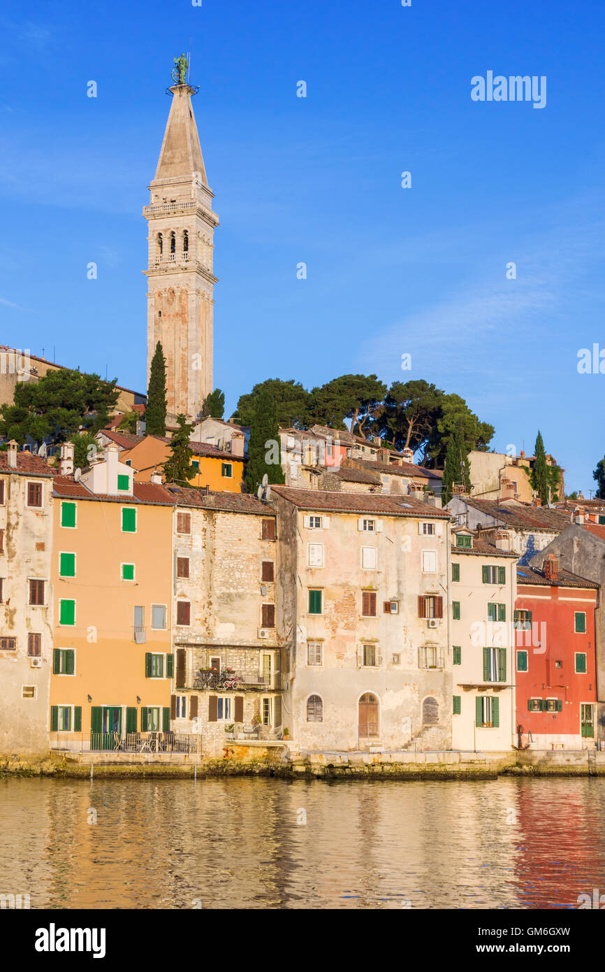 Rovinj Town colourful old buildings of the Stari Grad, Rovinj, Istria ...