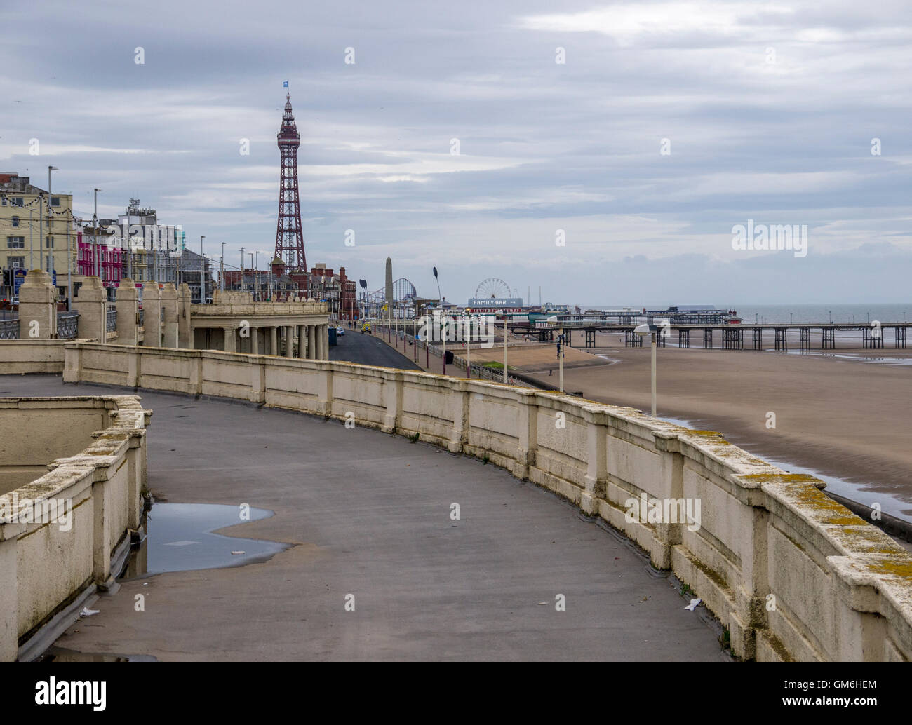 Pleasure beach promenade hi-res stock photography and images - Alamy