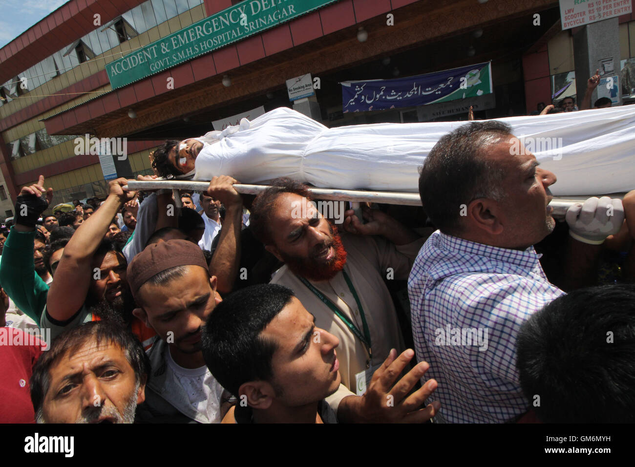 Dead militant hi-res stock photography and images - Alamy