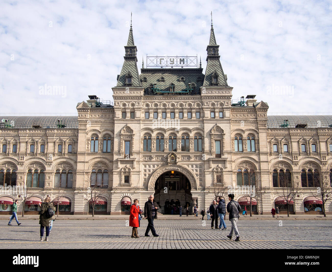 Red Square in Moscow, separates the Kremlin, the former royal citadel ...