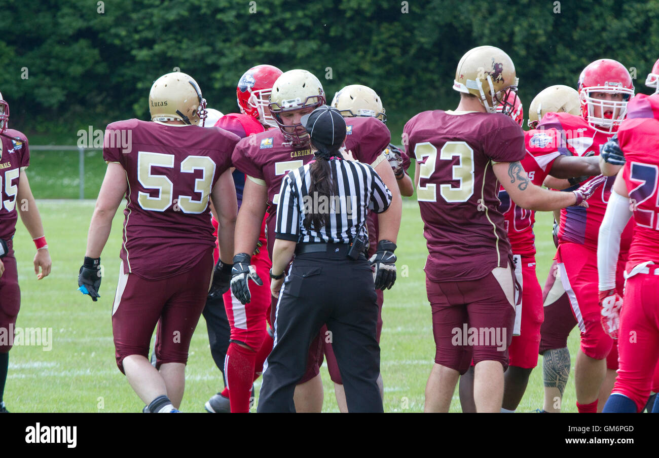Female football referee hi-res stock photography and images - Alamy