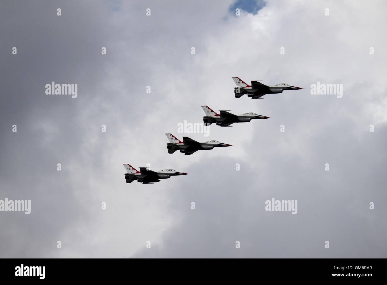 Thunderbirds formation flight hi-res stock photography and images - Alamy