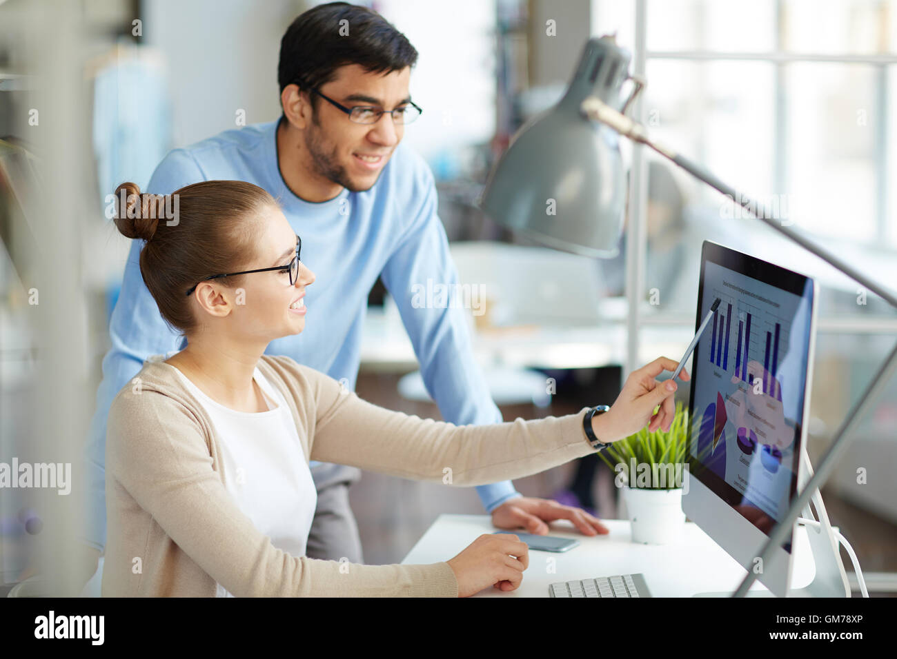 Financial graphics hi-res stock photography and images - Alamy