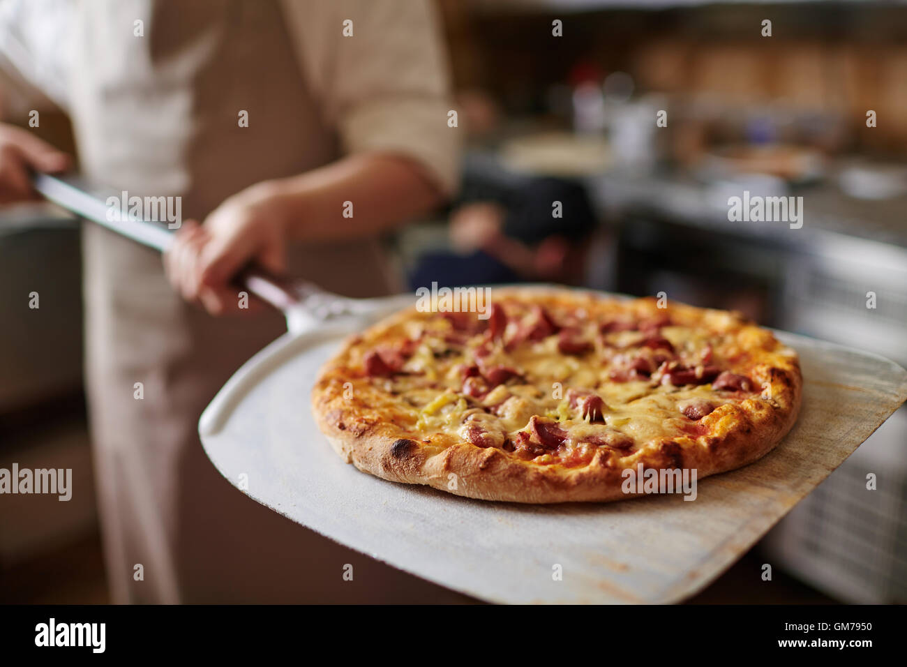 Cooked pizza hi-res stock photography and images - Alamy