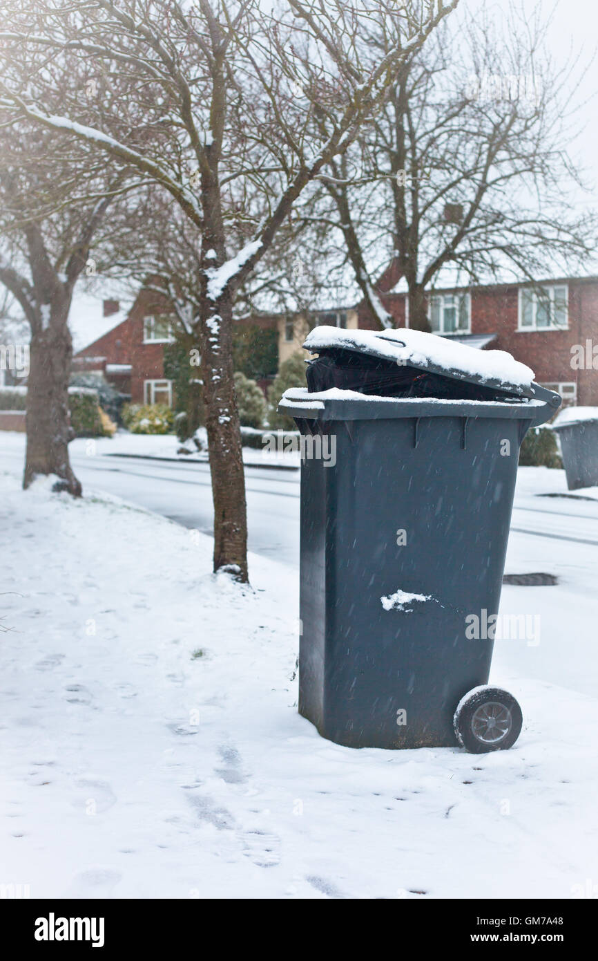 Wheeled bin hi-res stock photography and images - Alamy