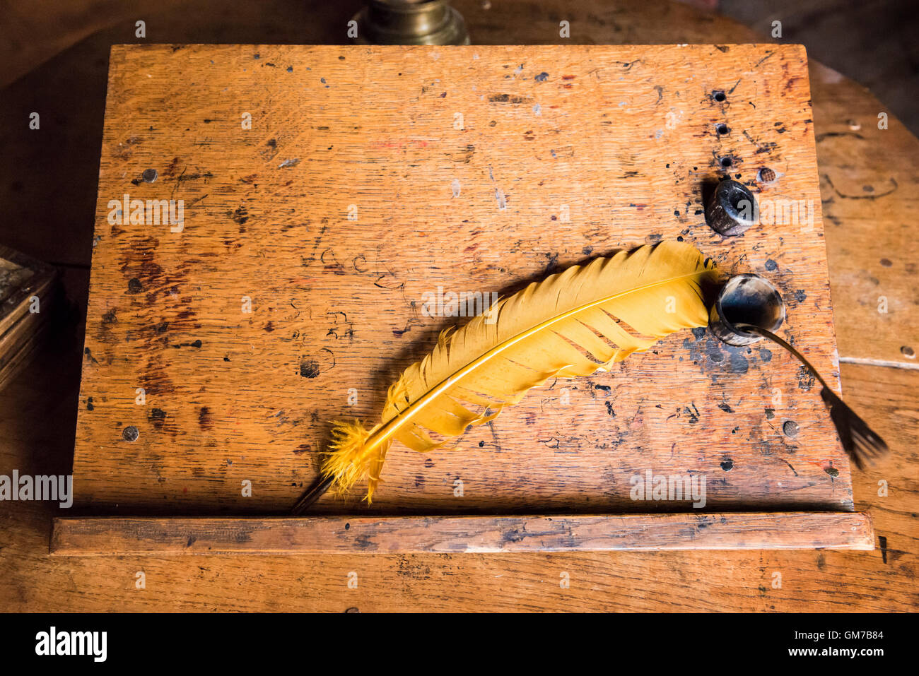 Old quill hi-res stock photography and images - Alamy