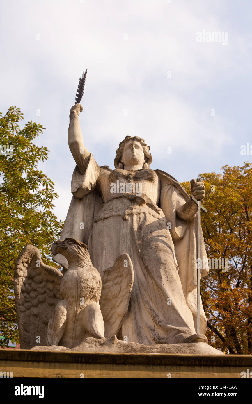 Old carved stone eagle hi-res stock photography and images - Alamy