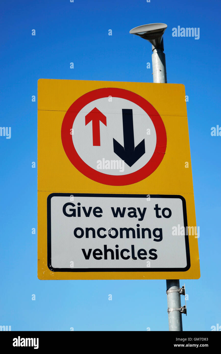 Give way to oncoming vehicles hi-res stock photography and images - Alamy