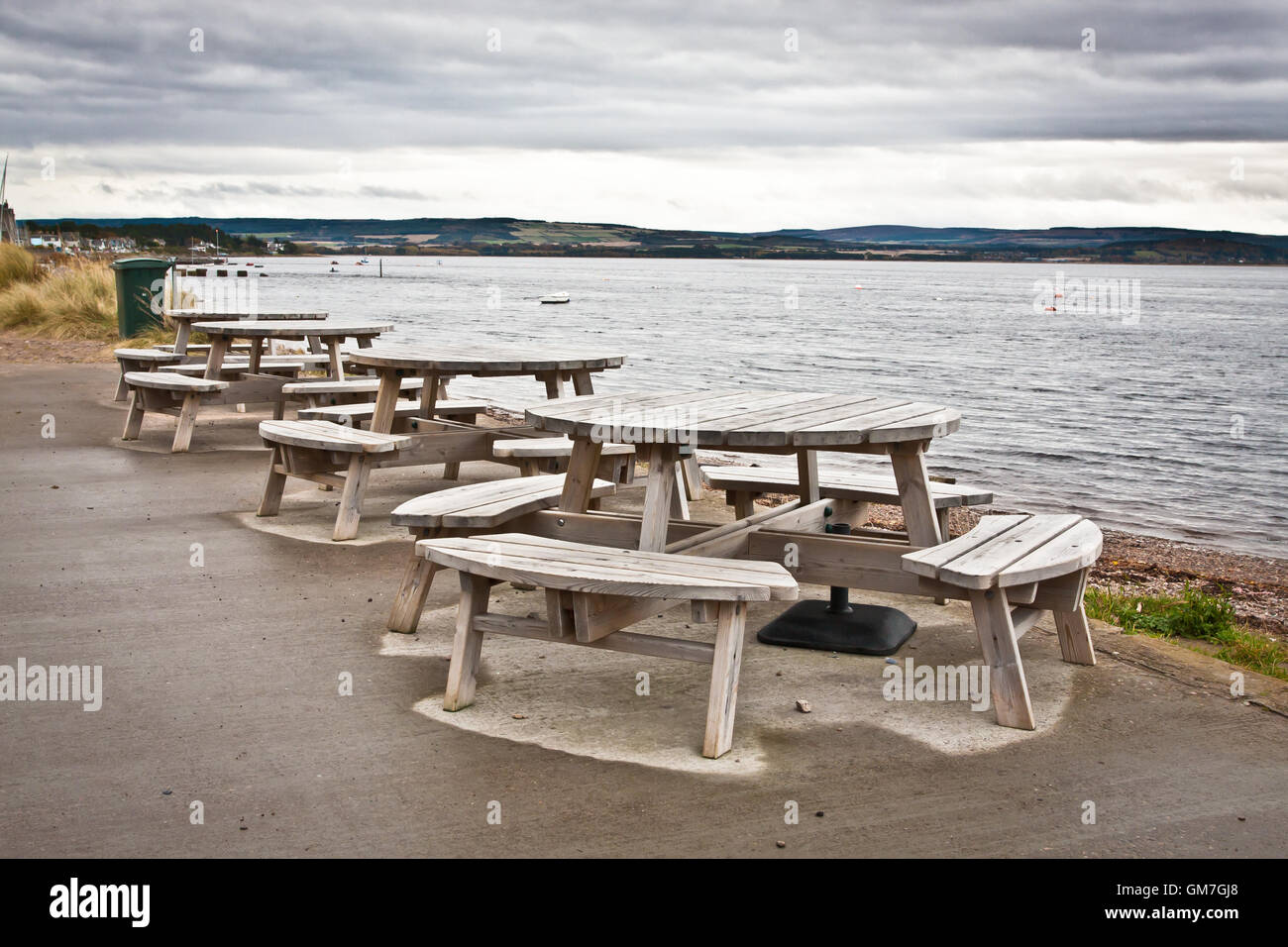 Concrete picnic tables hi-res stock photography and images - Alamy