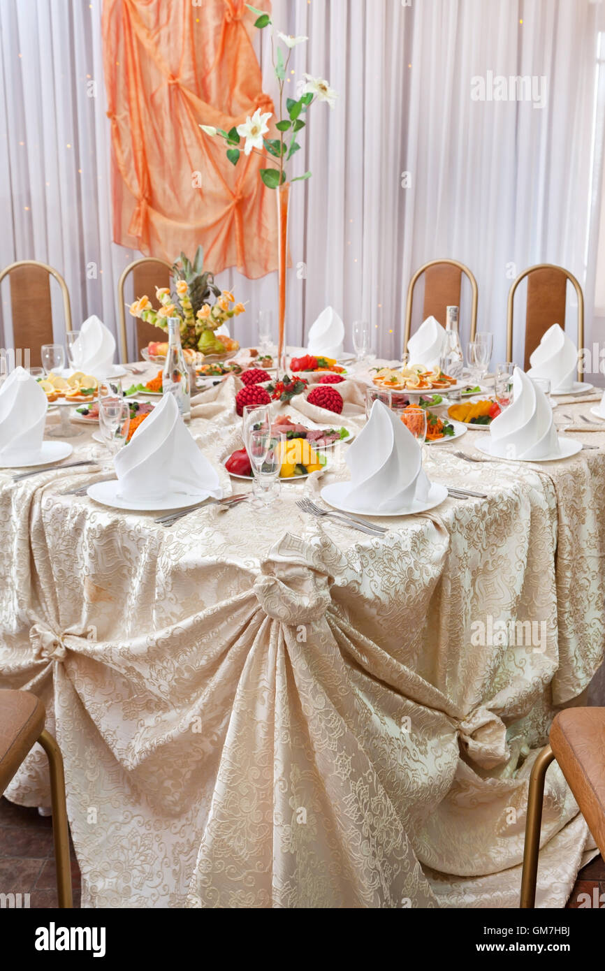 Wedding table setting Stock Photo - Alamy