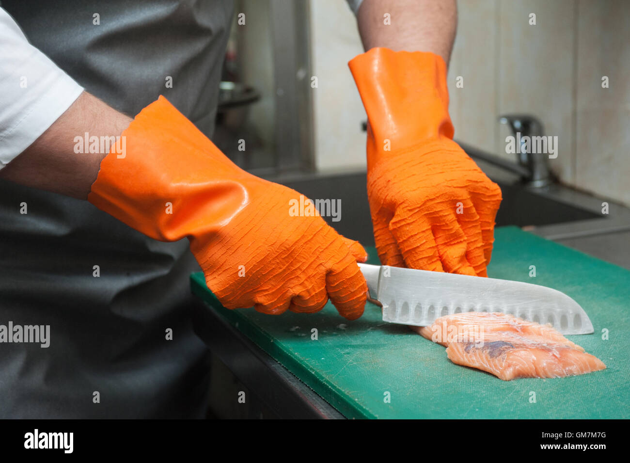 cutting salmon fish Stock Photo - Alamy