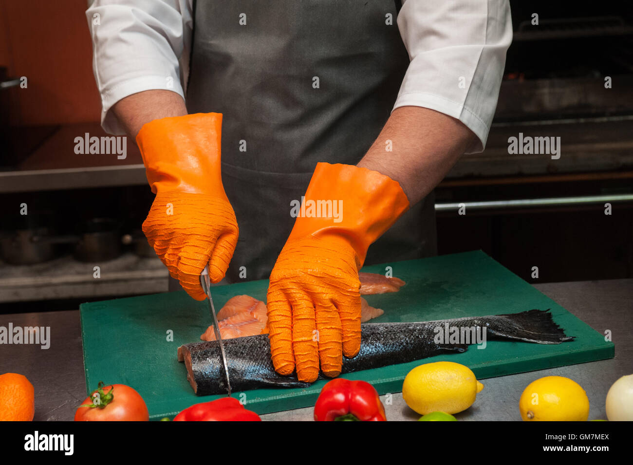 cutting salmon fish Stock Photo - Alamy